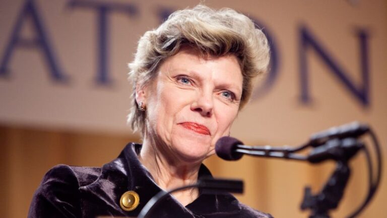 Cokie Roberts: A Trailblazing Journalist Who Battled Breast Cancer ...