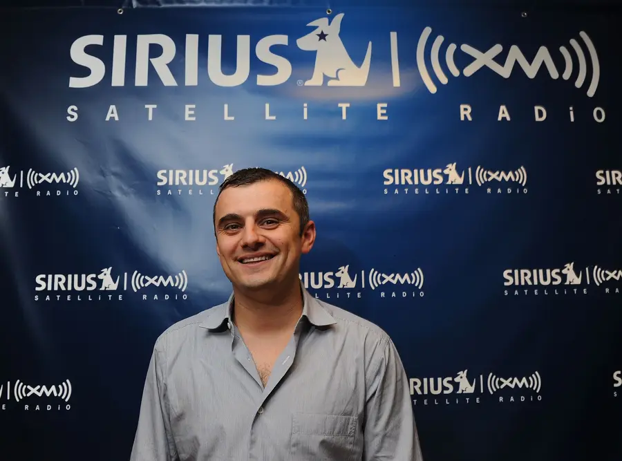 Gary Vaynerchuk: Age, Net Worth, Married Life, Salary, Height, Weight ...