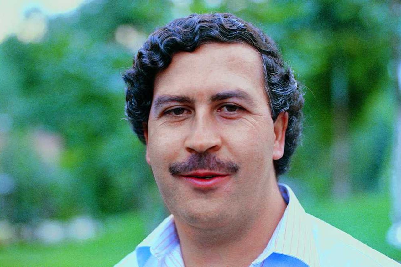 Pablo Escobar: Age at Death, Height, Weight, Net Worth, Married Life ...