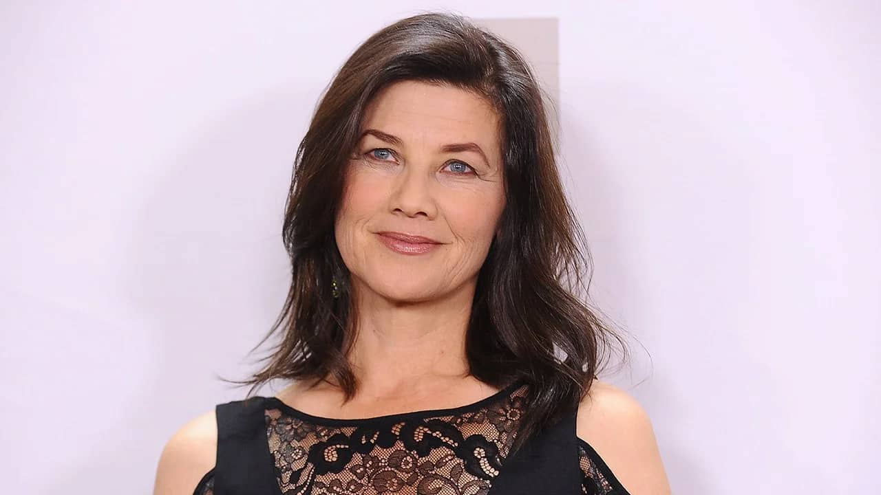 Daphne Zuniga Age, Height, Weight, Net Worth 2025: Is She Married or ...