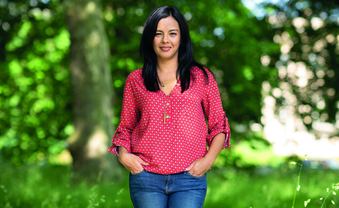 Liz Bonnin: Age, Height, Weight, Net Worth, Married Status, Salary, and ...