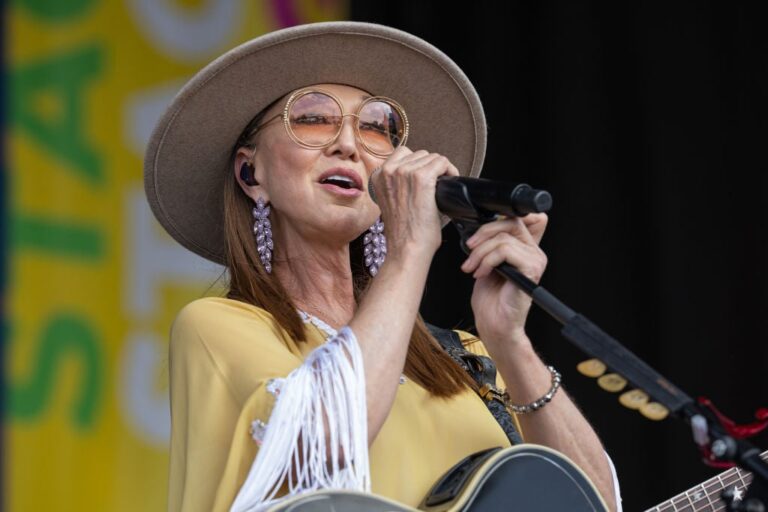 Pam Tillis Age, Net Worth, Husband, Daughter, Wiki Bio: Country Music ...