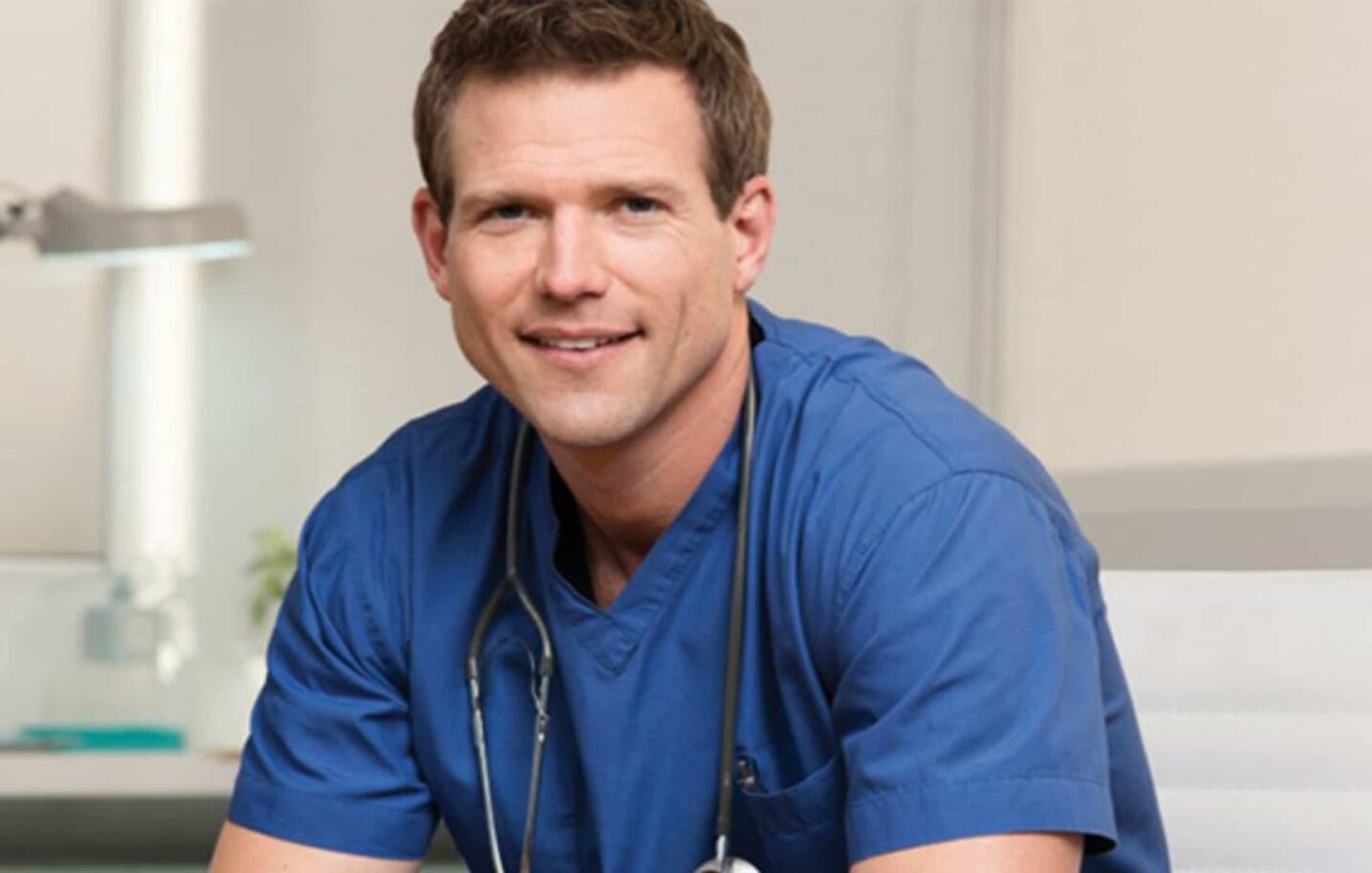 Dr. Travis Stork: Age, Height, Weight, Net Worth, Salary, Married Life ...